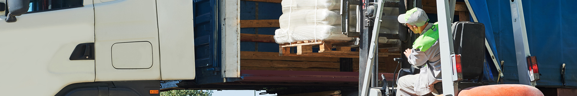 Loading & Unloading: Straight Truck Series - Safety Canada