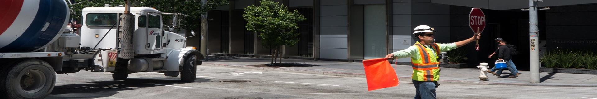 Traffic Control (Flagger) - Safety Canada