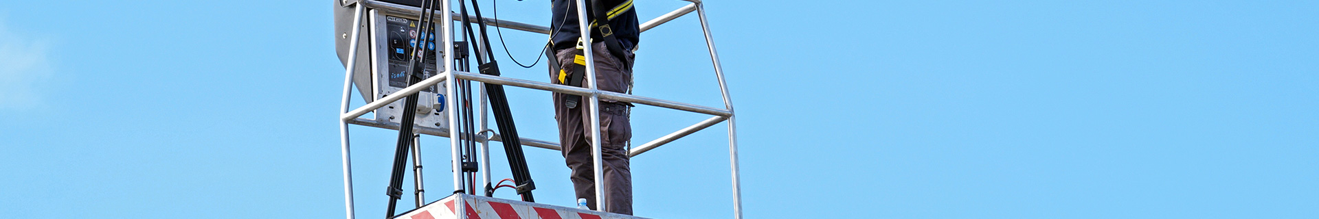 Vehicle Mounted Aerial Lift (Bucket Truck) - Operator Safety (OSHA ...